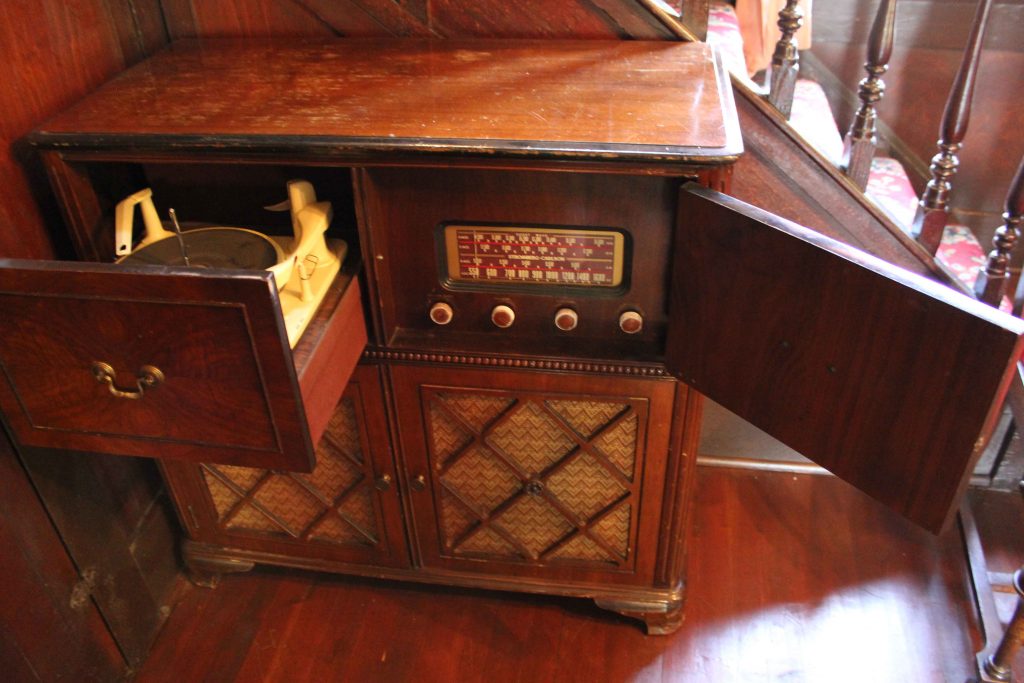 Phonograph – Maple Ridge Museum
